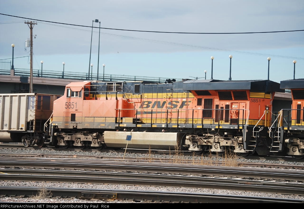 BNSF 5851